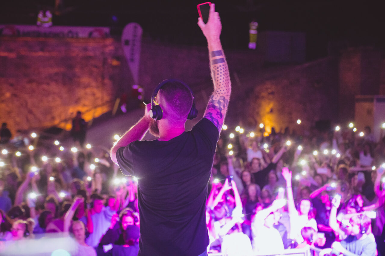 Silent Disco Buchen: So veranstaltest du deine Feier