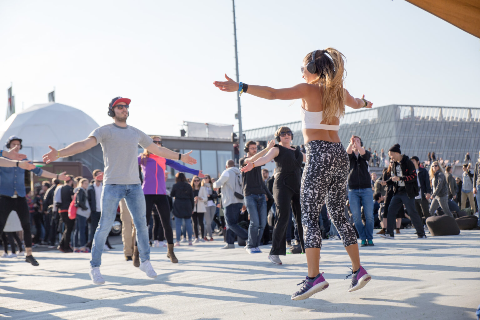 Kopfhörer mieten: Die besten Silent Events veranstalten | Silent Disco ...